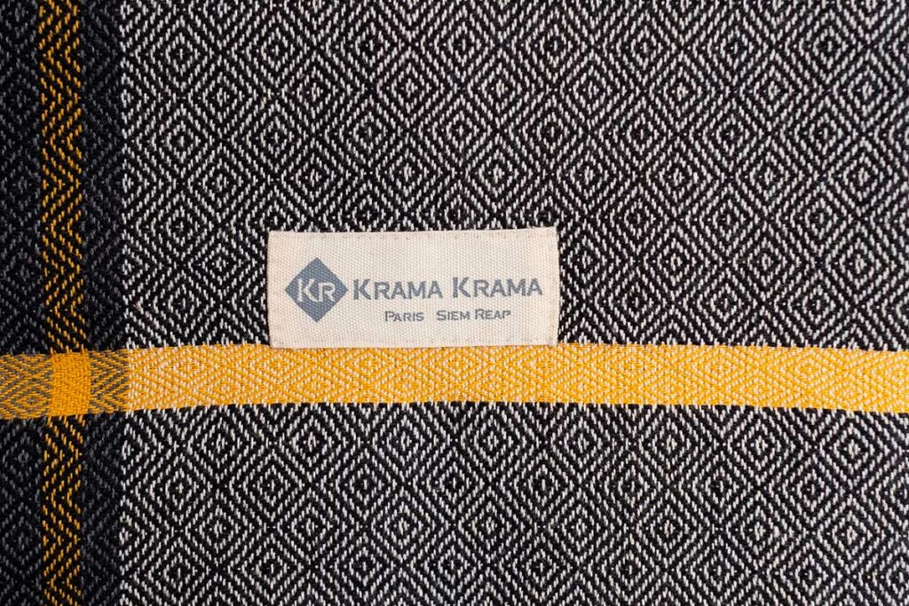 Krama Surya - Suryavarman - scarf pink handwoven in Siem Reap